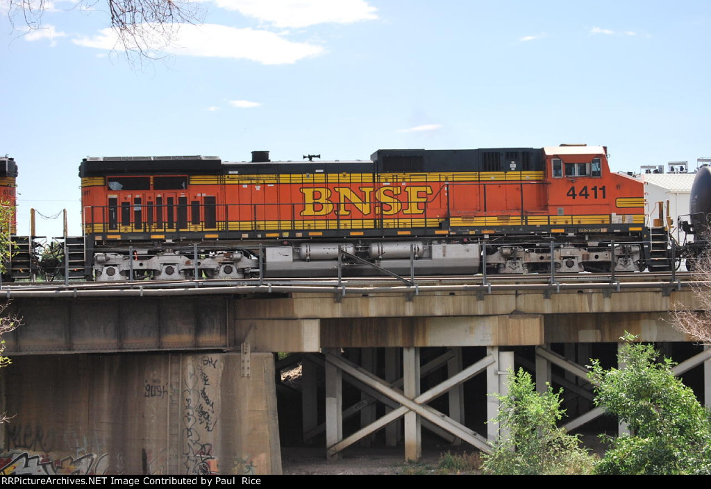 BNSF 4411